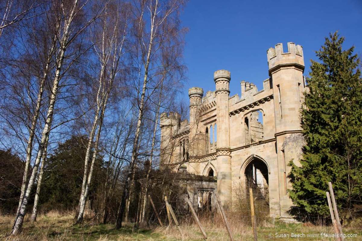 Crawford Priory and Lady Mary’s Tomb – Fife Walking